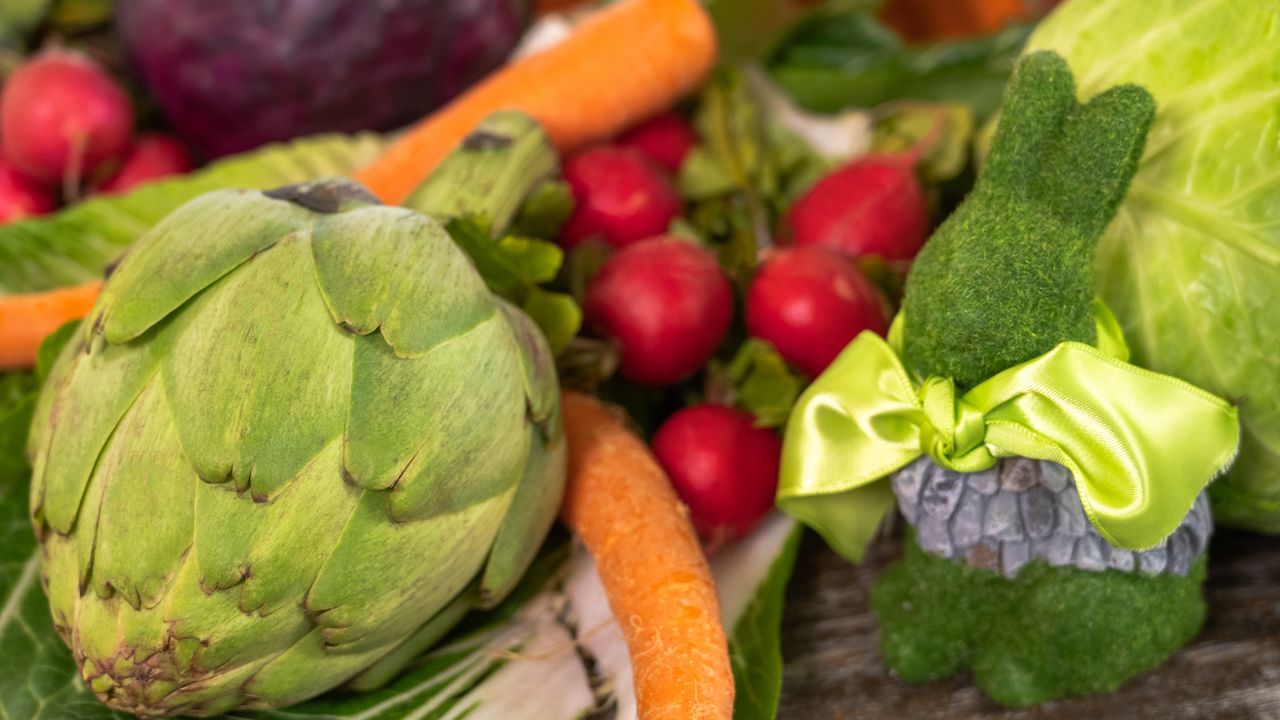 Episode 13 – Veggie Tablescape - Ingles - The Southern Table